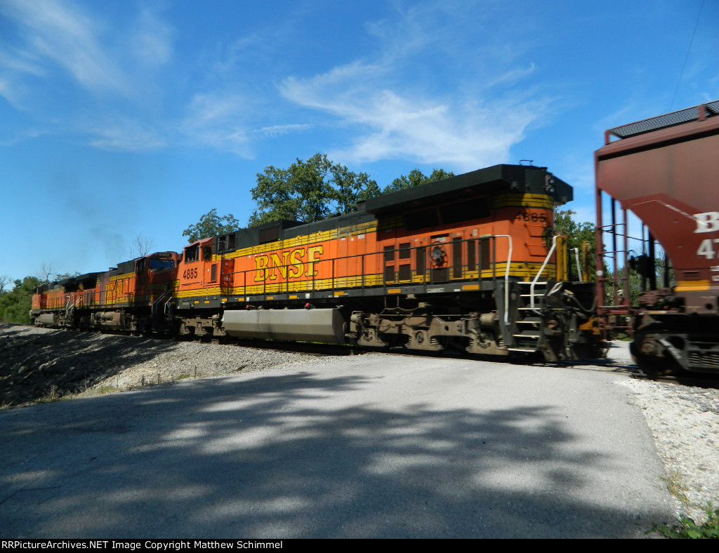 BNSF 4885